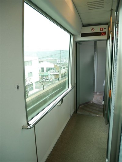 近鉄特急「しまかぜ」のサロン席に乗車。個室やカフェ車両も | おにぎりフェイス